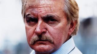 The Bill actor Tony Scannell dies aged 74 - BBC News