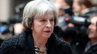 Cracked iPhone: Should you be worried? - BBC News