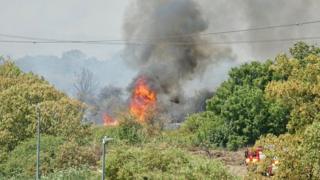 London fires: Major incident declared as crews tackle blazes - BBC News