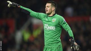 Burnley's Tom Heaton replaces Joe Hart in England squad - BBC Sport