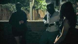Exposing violent watch thieves and their young female 'spotters' - BBC News