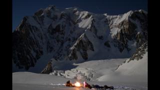 In pictures: Jonathan Griffith's mountain photography - BBC News