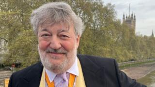 Stephen Fry back at work three months after fall off stage - BBC News