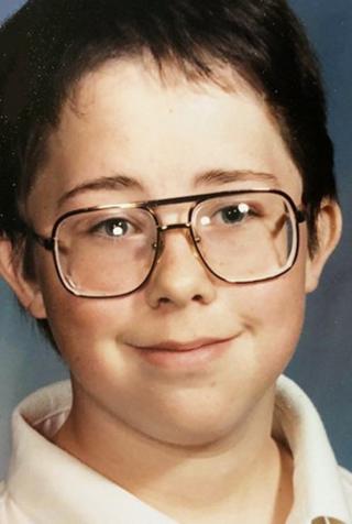 The awfulness - and awesomeness - of being short - BBC News