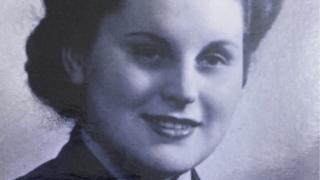 Honouring Cambridge's secret female Bletchley Park codebreakers - BBC News