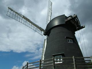 Historic windmill in Bursledon closes to the public - BBC News
