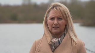 MP Lisa Cameron defects from SNP to Conservatives - BBC News