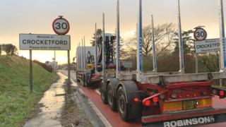 First minister hears A75 upgrade calls in Crocketford - BBC News