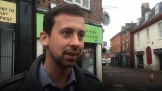 Facebook post leads to home and job for homeless man - BBC News