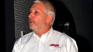 Alan Priddy round-the-world powerboat record bid back on - BBC News