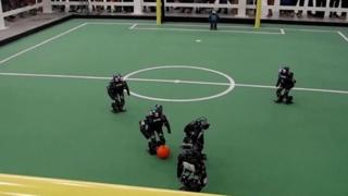 RoboCup: Training robots to play football - BBC News