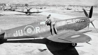 Spitfire pilot to get hero's funeral 74 years after death - BBC News