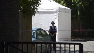 Camberwell stabbing: Drill rapper Incognito killed - BBC News
