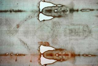 How did the Turin Shroud get its image? - BBC News