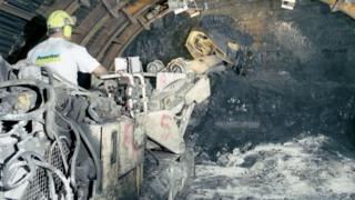 Wakefield: Unique photographic record of coal mining goes online - BBC News