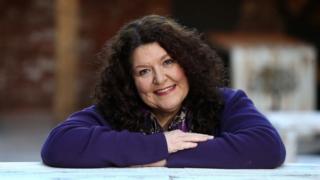 Kim Lenaghan: Radio Ulster presenter dies aged 61 - BBC News