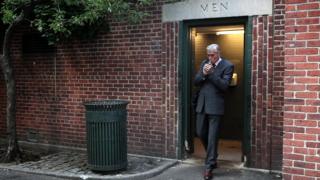 Homeless model: New York's hidden homeless - BBC News