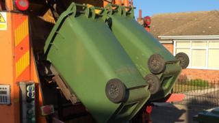 Leeds residents to use green bins to recycle glass in city first - BBC News