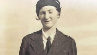 'Longest serving' poppy seller to retire after 97 years - BBC News