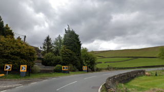 A57 Snake Pass: Motorcyclist dies in A-road crash with car - BBC News