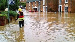 Louth flood scheme completed on River Lud - BBC News