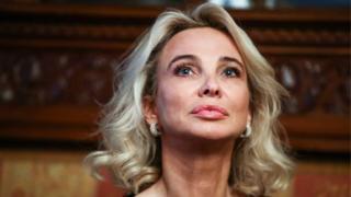 The king, his lover - and the elephant in the palace - BBC News