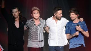 One Direction's final performance before big break - BBC Newsround