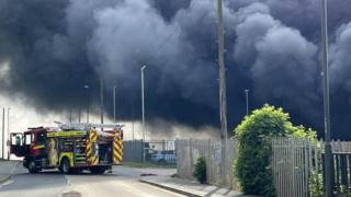Woodville: Crews called to factory fire at industrial site - BBC News