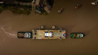 Somerset: Nuclear reactor arrives at Hinkley C power station - BBC News