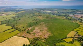 Cornwall Heritage Trust bids to buy Tregonning Hill - BBC News