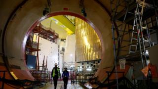 Hinkley C nuclear reactor roof lifted into place - BBC News