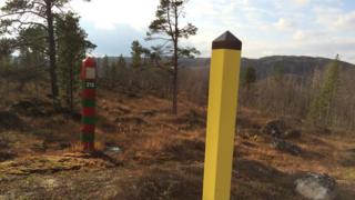 Norwegians laugh at new fence on Russian border - BBC News