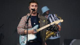 Sam Fender tackles grief in new single People Watching - BBC News