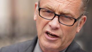 Chris Packham settles net zero legal action against government - BBC News