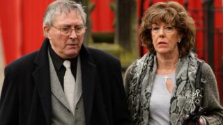 Coronation Street actor Mark Eden dies aged 92 - BBC News