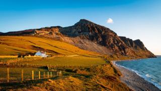 Second homes: Meibion Glyndwr firebomber admits 1980s attacks - BBC News