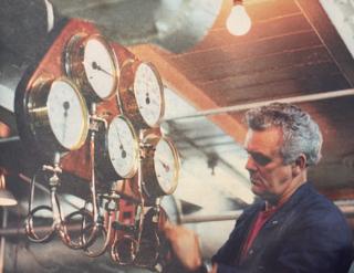 The enduring allure of The Waverley paddle steamer - BBC News