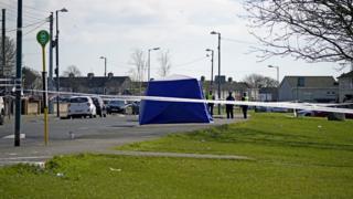 Finglas: Fatal shooting linked to criminal gang feud - BBC News