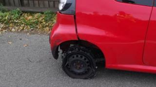 Norfolk police 'shocked' at car driven without front tyre - BBC News