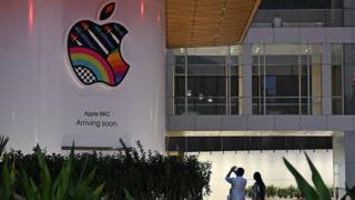 Apple India: Can new stores help tech giant win in the country? - BBC News