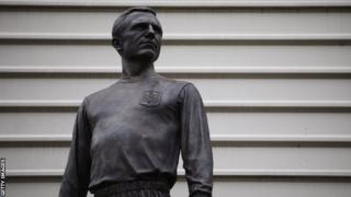 George Cohen dies: Fulham great and 'England's greatest right-back ...