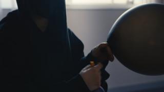 Nitrous oxide: Laughing gas possession becomes illegal - BBC News