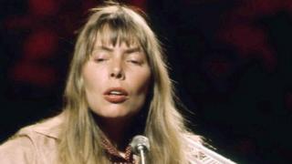 When Joni Mitchell wore blackface for Halloween - BBC News