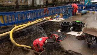 No water: Can I claim compensation? Your rights explained - BBC News