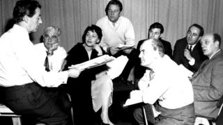 Sian Phillips in pictures: Star of stage and screen - BBC News