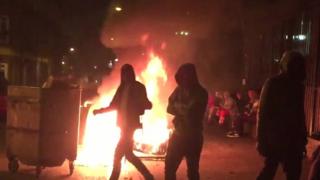 Rave crowd clashes with riot police in Lambeth - BBC News