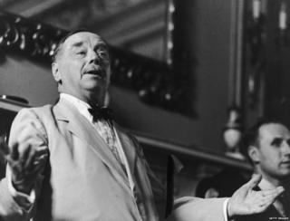 Was HG Wells the first to think of the atom bomb? - BBC News