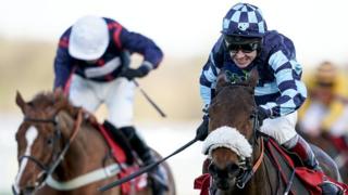 Richard Johnson: Champion jump jockey suffers broken arm - BBC Sport