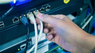 Full-fibre broadband: What is it and how does it work? - BBC News