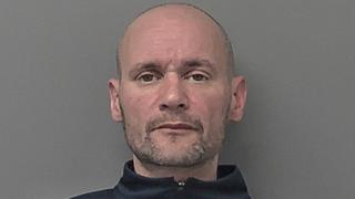 Hull: Man jailed for city centre police chase in stolen car - BBC News